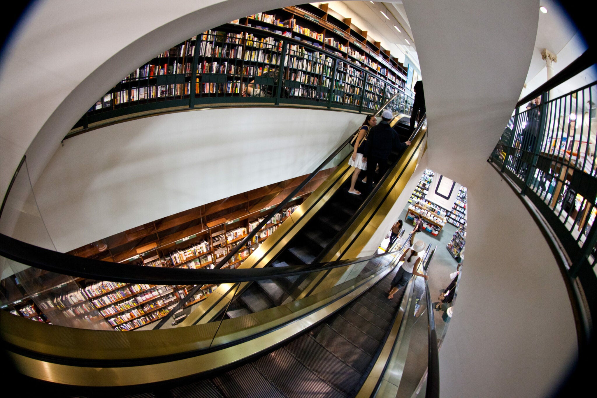 How To: Exaggerate Curves Using a Fisheye Lens | Popular Photography