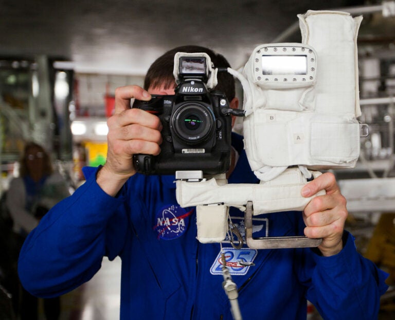 How Does NASA Get a Nikon D2Xs DSLR Ready to Go to Space? | Popular ...