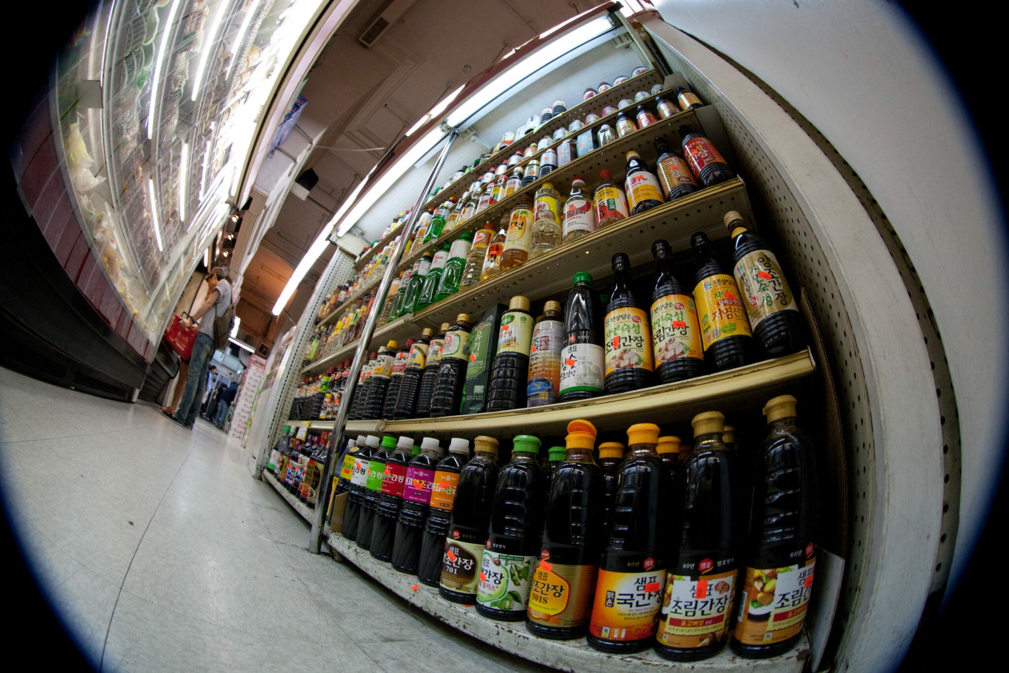 How To: Exaggerate Curves Using a Fisheye Lens