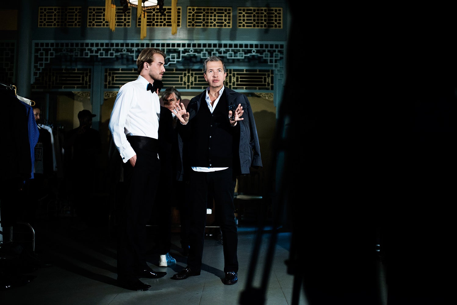 Mario Testino Does a Shot of Macallan | Popular Photography